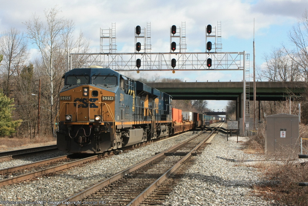 CSX 5314 and train Q141